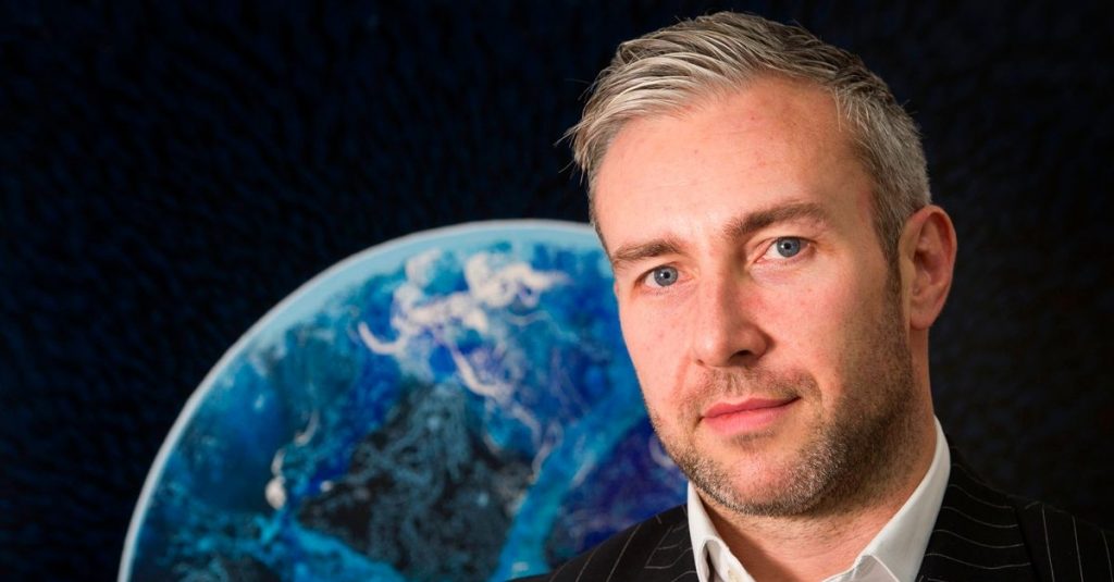 อดัม เดียริ่ง จาก เด็กเกเร สู่การเป็นเจ้าของอาณาจักรธุรกิจ 20 ล้านปอนด์