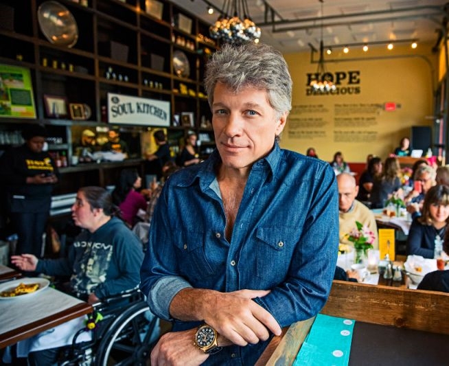 จอน บอง โจวี ร็อคสตาร์ใจบุญขวัญใจแฟนเพลงตลอดกาล - Page 2 of 2 - Cheewajit